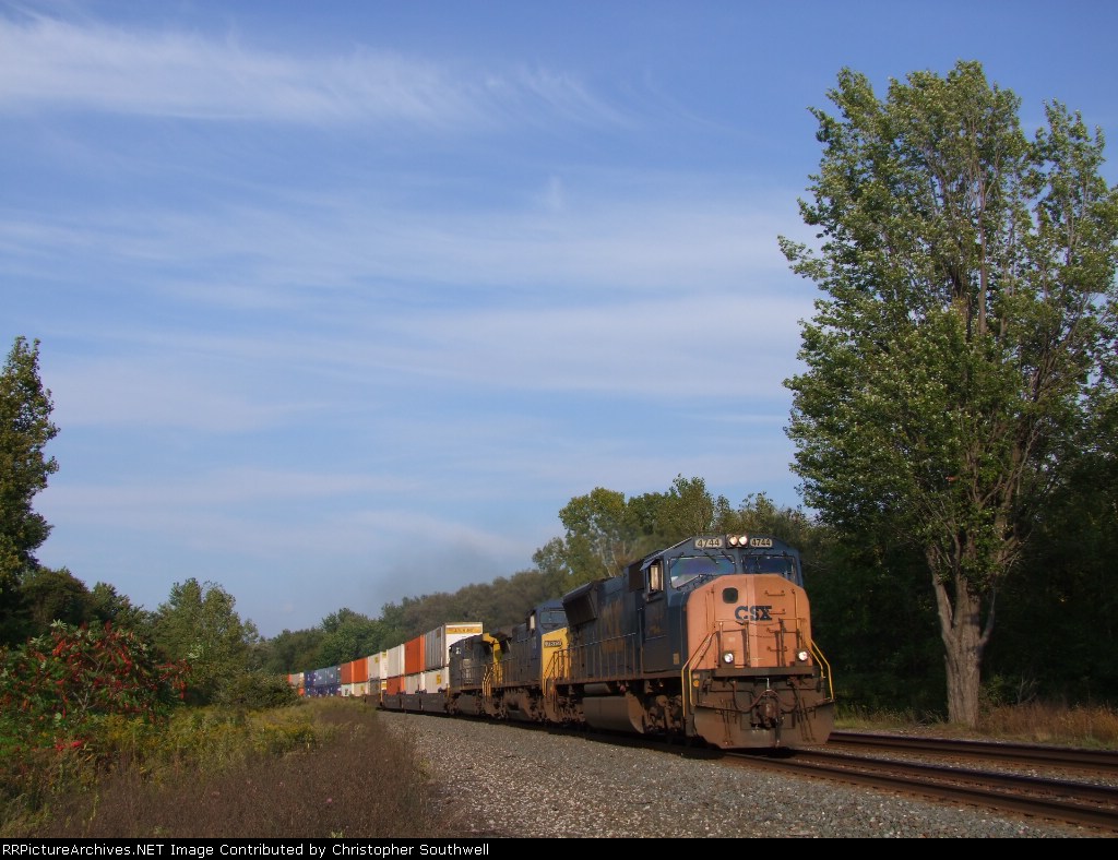 CSX 4744 westbound